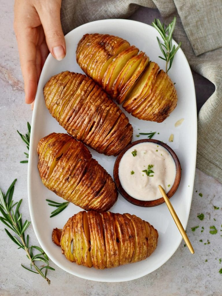 Hasselback Potatoes Recipe (Crispy and Easy) - Elavegan