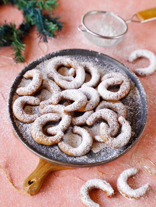 Vanillekipferl Recipe (Vanilla Crescent Cookies) - Elavegan