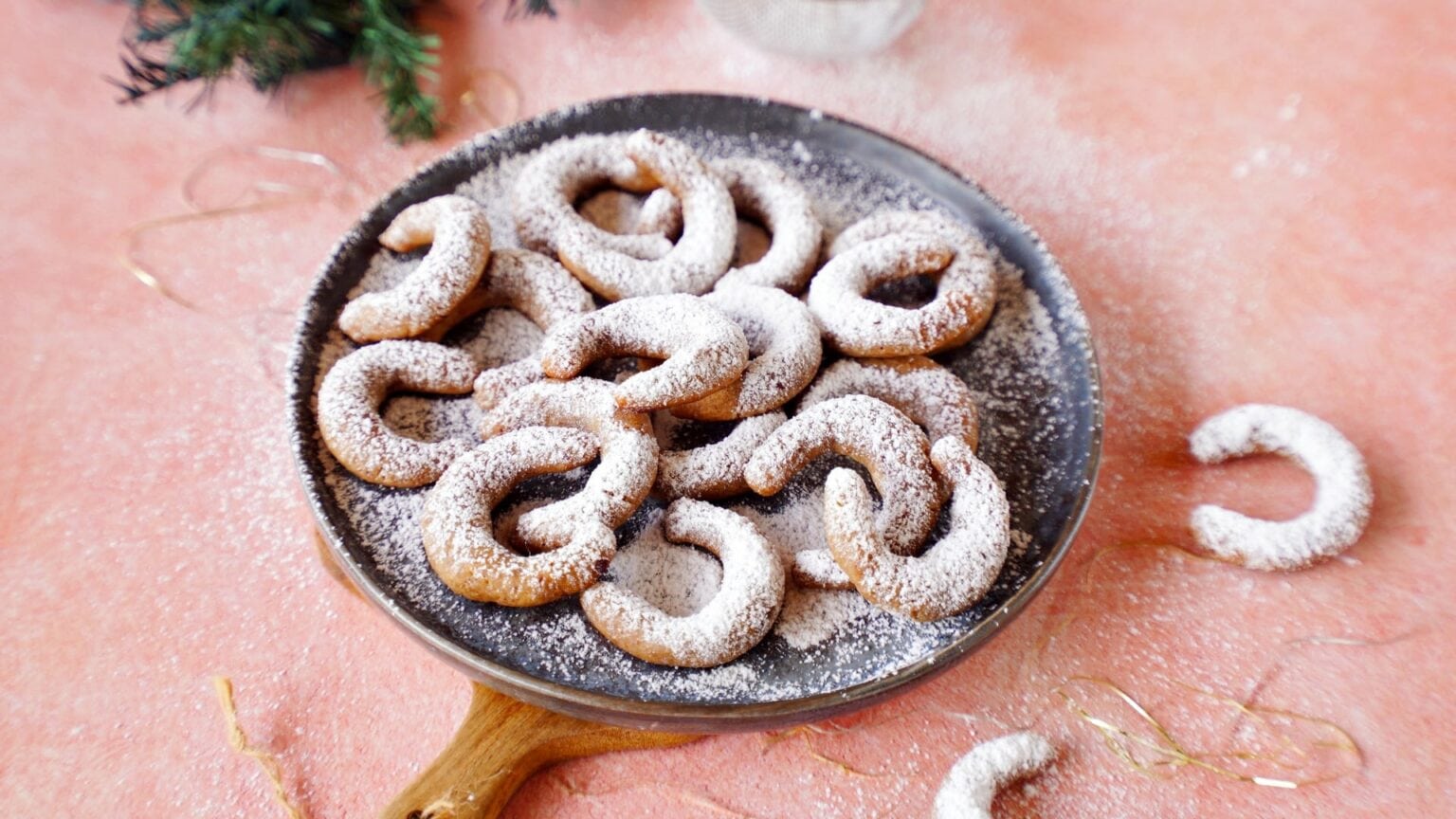 Vanillekipferl Recipe (Vanilla Crescent Cookies) - Elavegan