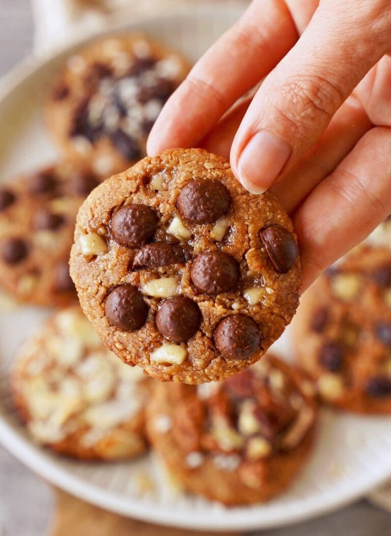 4-Ingredient Vegan Oatmeal Cookies - Elavegan