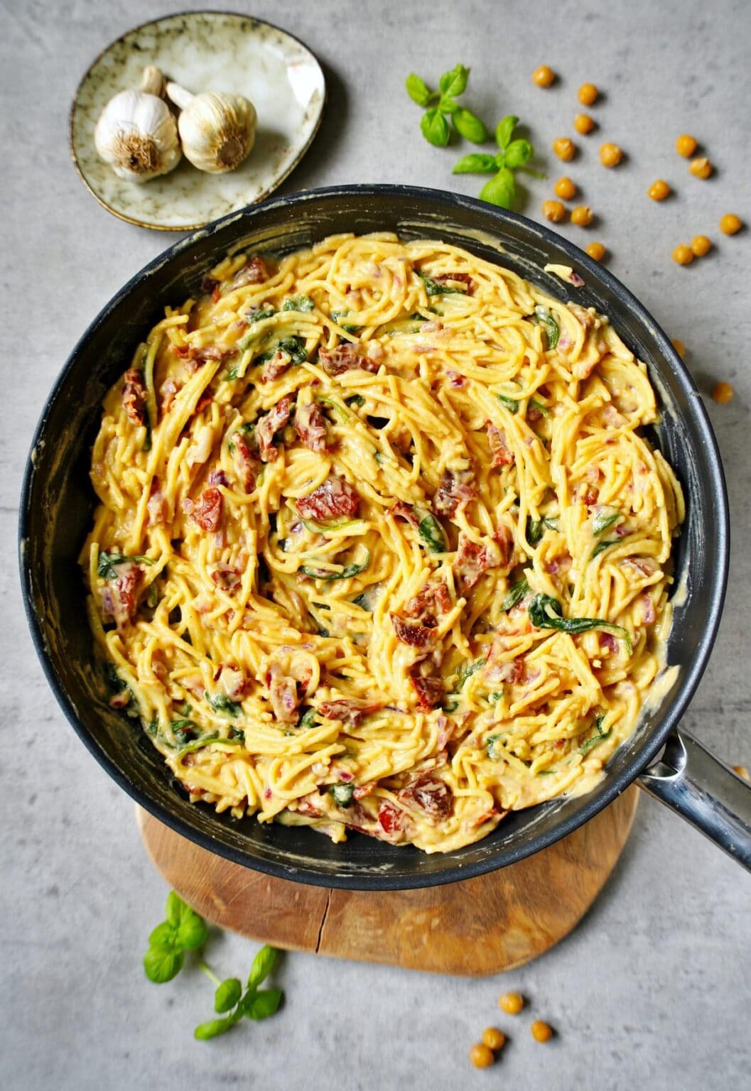 Hummus Pasta (Quick and Easy) - Elavegan