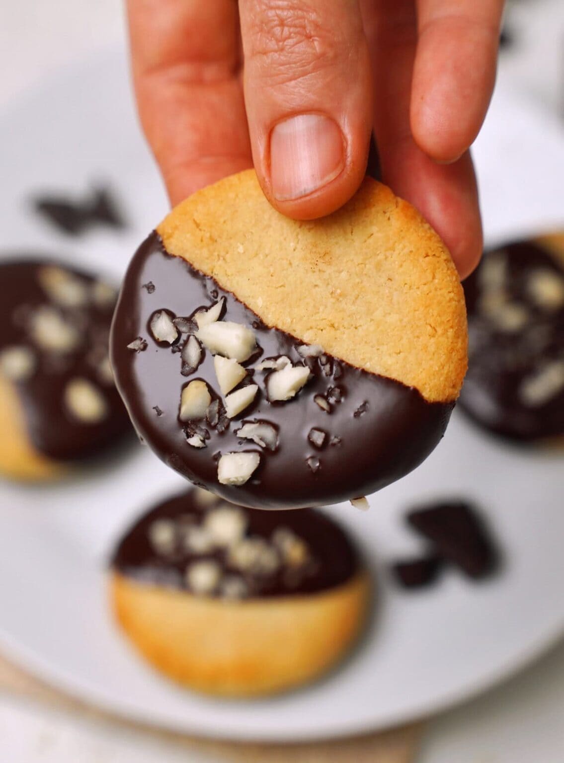 3-Ingredient Almond Flour Cookies - Elavegan