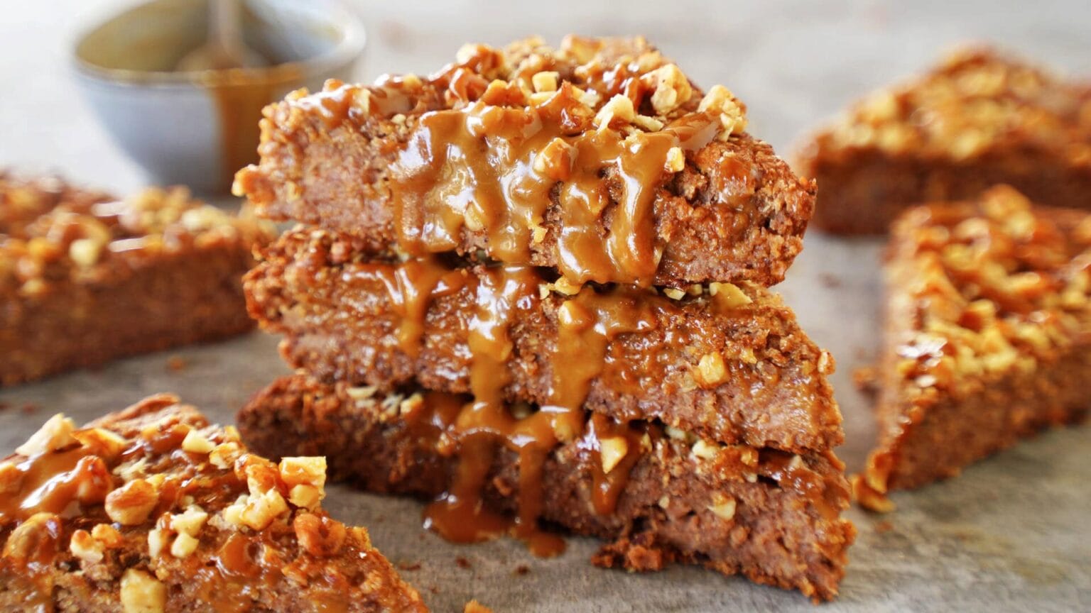 Hazelnut and Date Cake - Elavegan