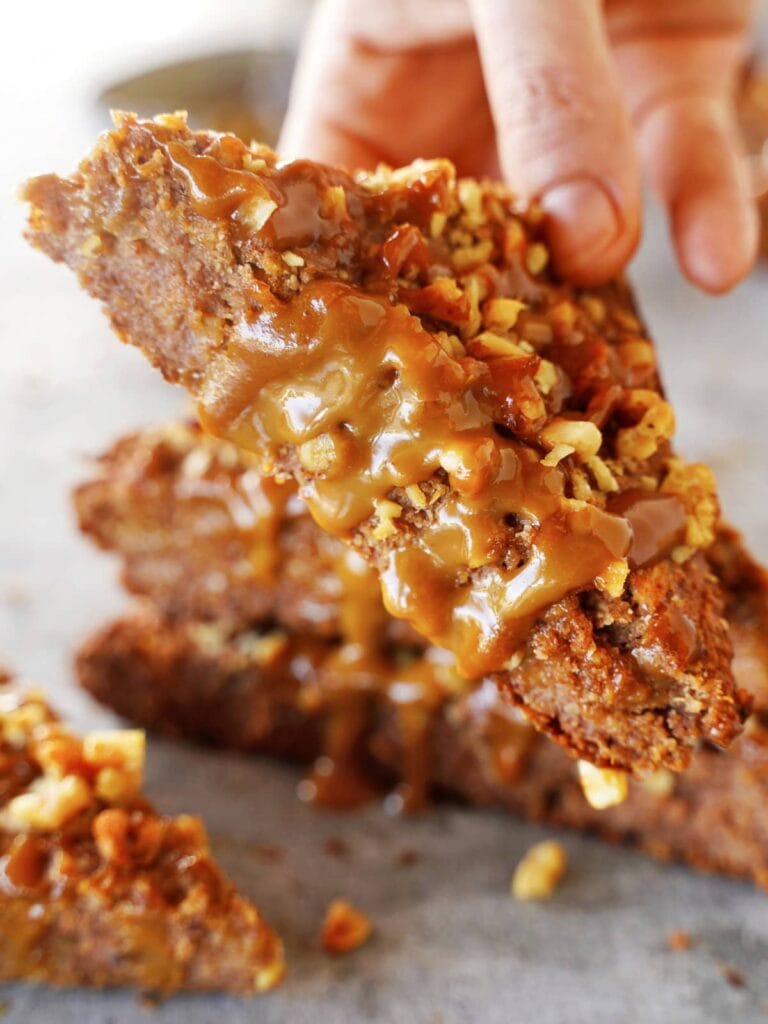 Hazelnut and Date Cake - Elavegan